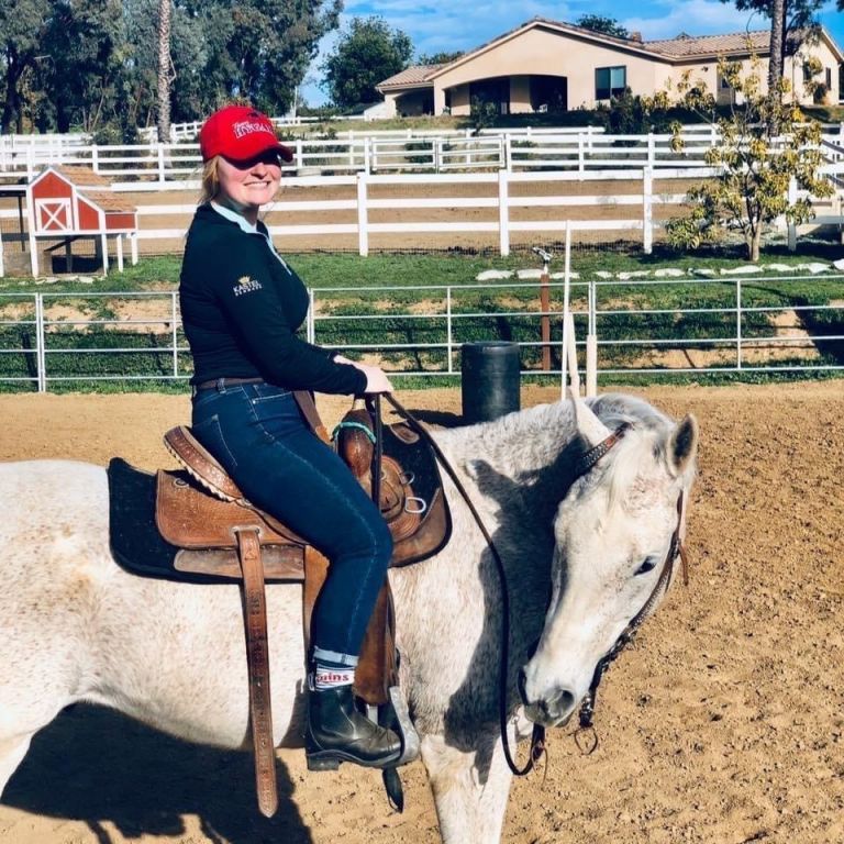 Meet Hailey Sullivan: Equine Artist - SHOUTOUT SOCAL