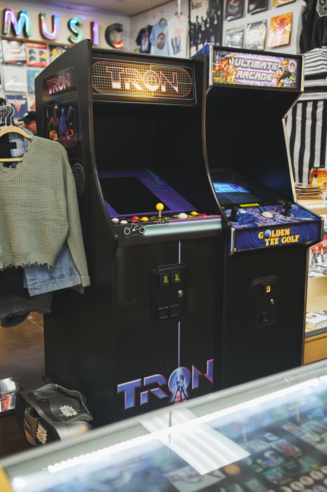 Meet Gretchen Davey-molina | Owner, Groovy Ghost Vintage - SHOUTOUT SOCAL